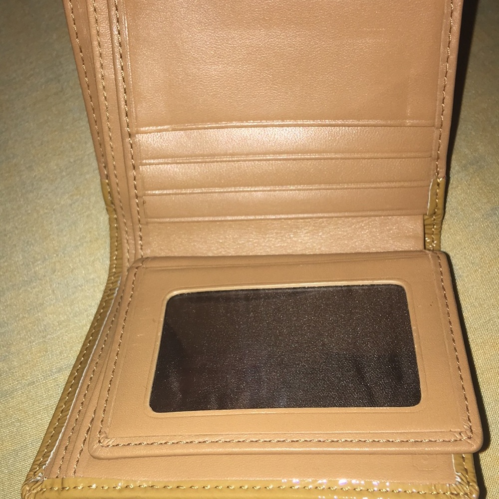 Coach Signature Patent Khaki Wallet - Gem